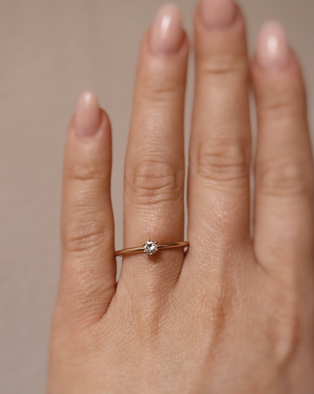 Tiny Solitaire Ring – mumbaistockholm