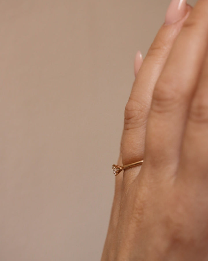 Tiny Solitaire Ring – mumbaistockholm